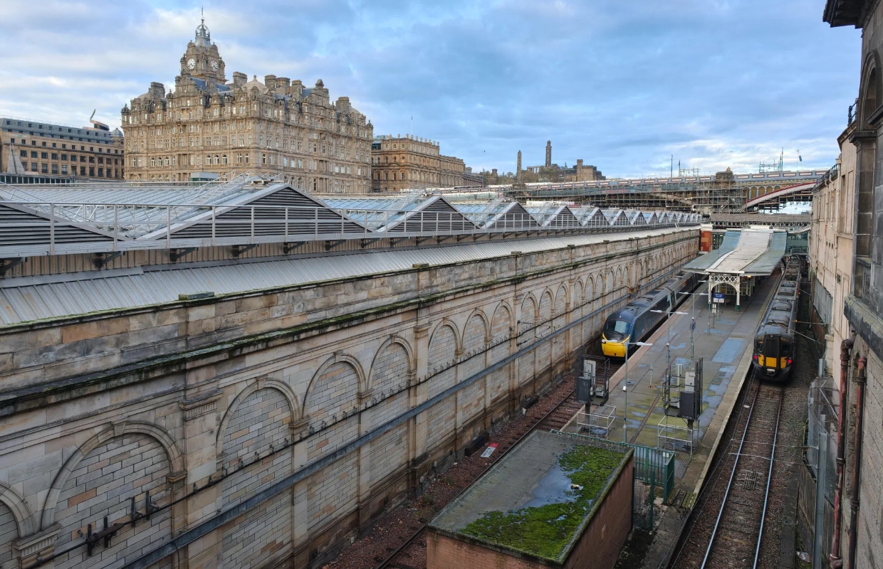 Oppo Find X9 Pro vs iPhone 17 Pro Max: who has the best camera? - Techzle